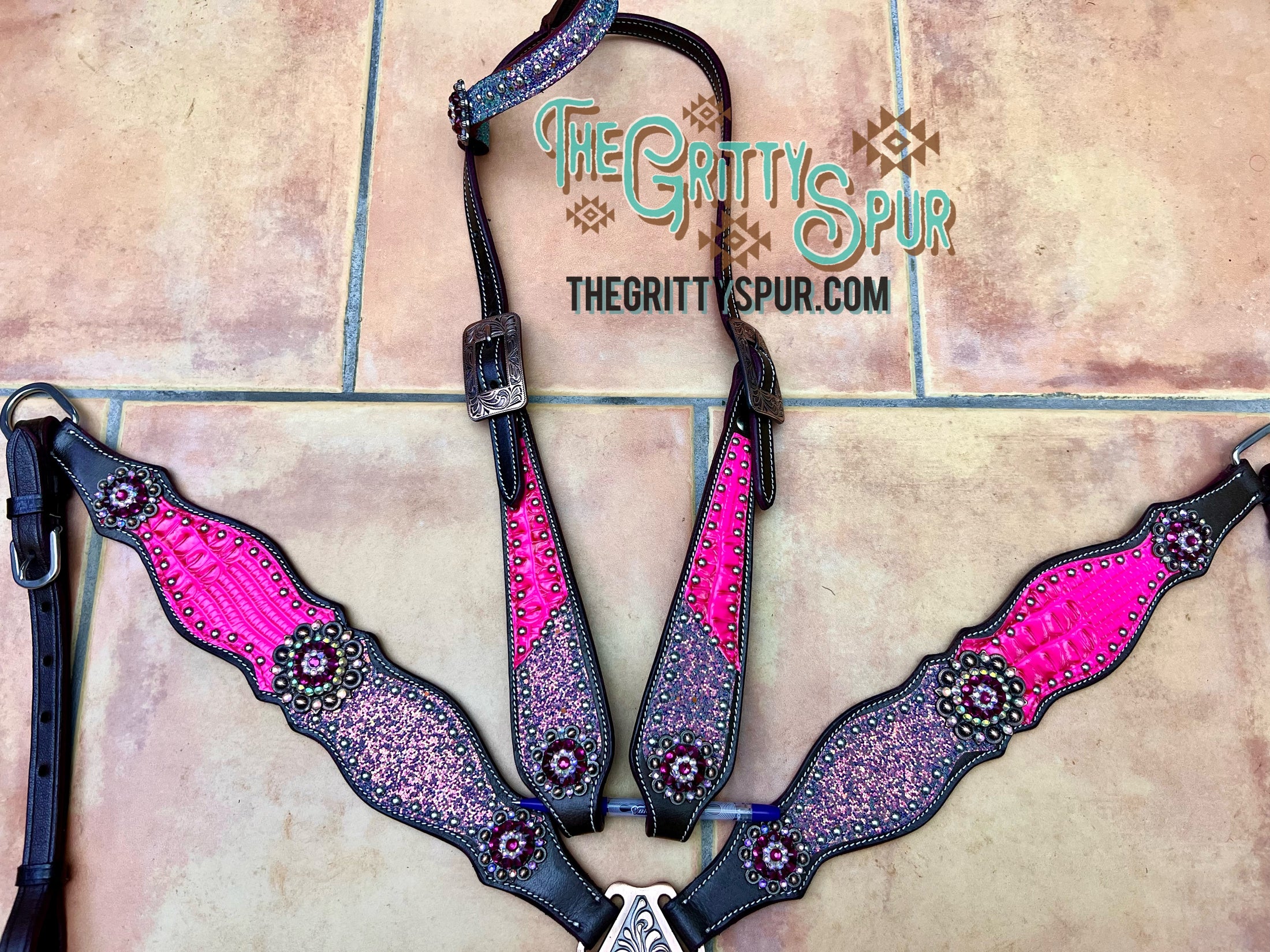 Hot pink gator with pink glitter tack set – The Gritty Spur