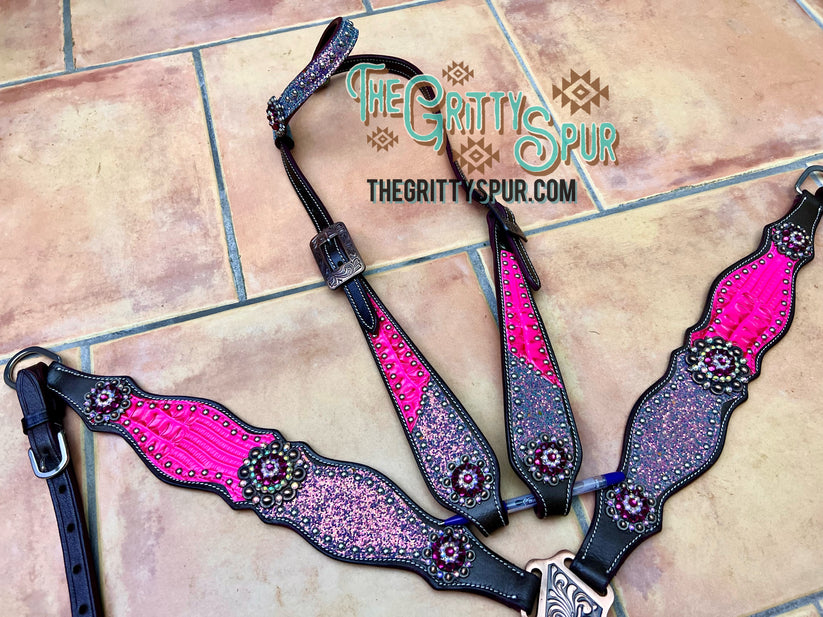 PRE ORDER - Hot pink gator with pink glitter tack set – The Gritty Spur