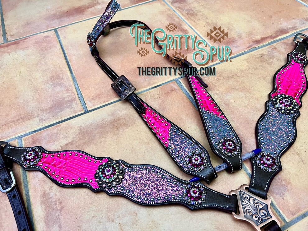 PRE ORDER - Hot pink gator with pink glitter tack set – The Gritty Spur