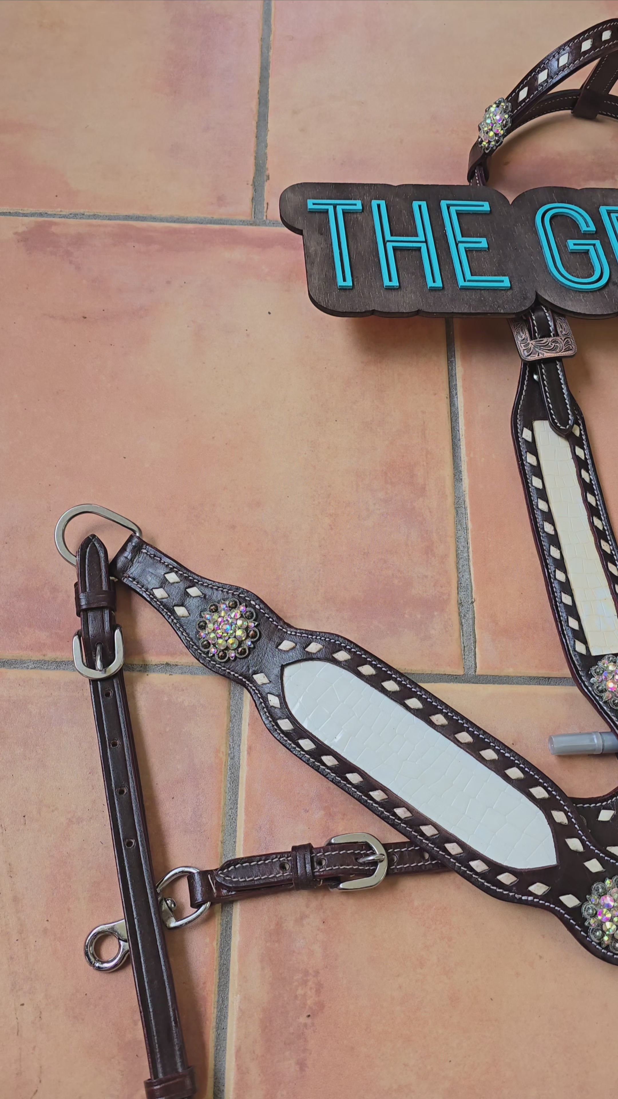 PRE ORDER- White Gator tack set – The Gritty Spur